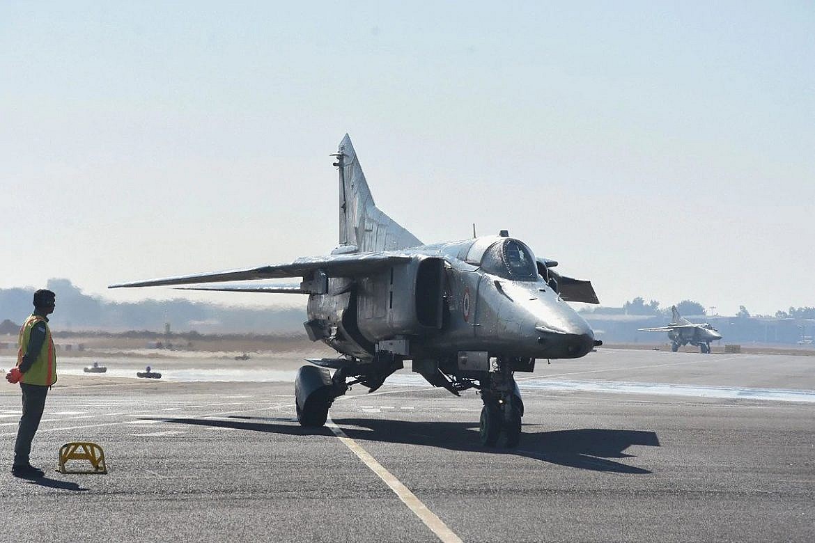 Fast Movers; Flogger MiG-27 - Travel Radar