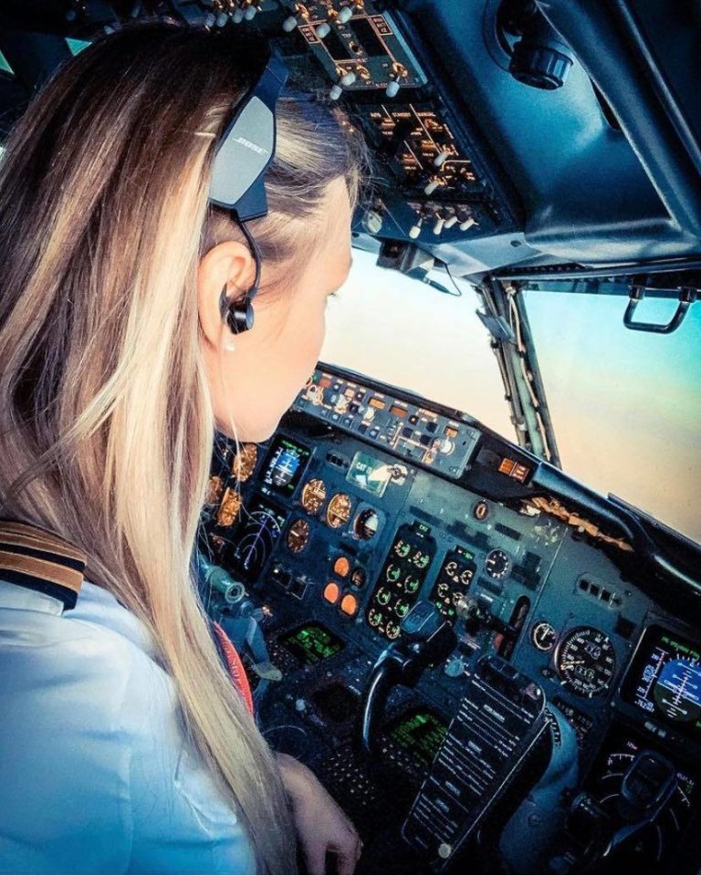 Dutch Pilot Girl: meet youtube sensation Michelle Gooris - Travel Radar