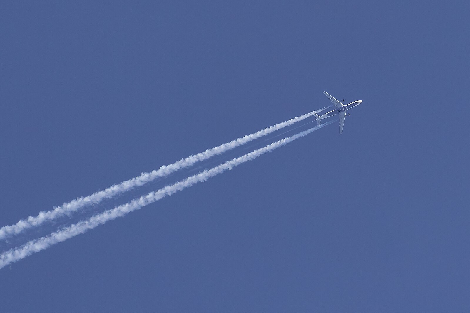 Contrail avoidance offers solution to climate-harming flights, experts ...