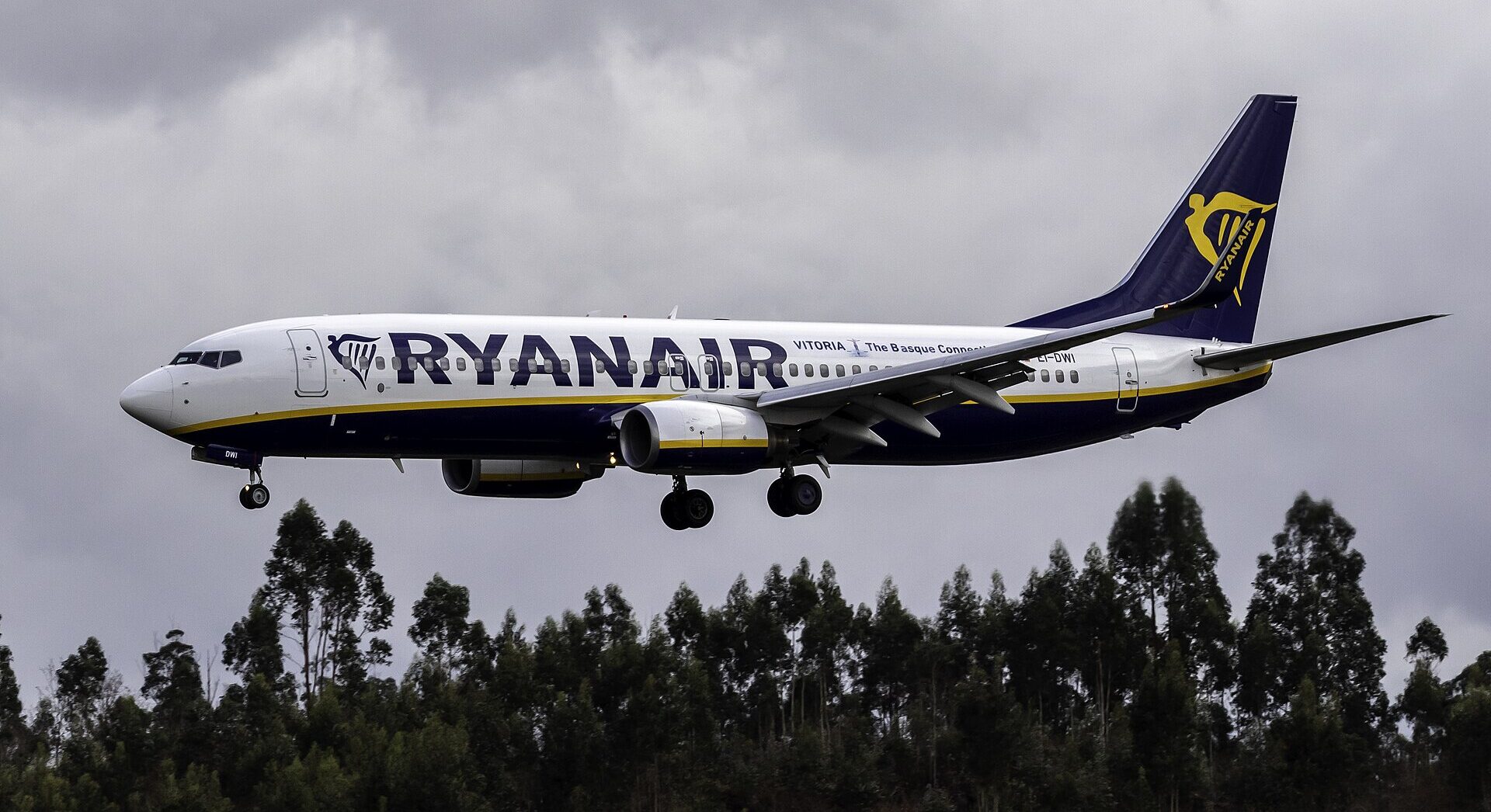 How Ryanair Enforces Cabin Baggage Rules - Travel Radar - Aviation News