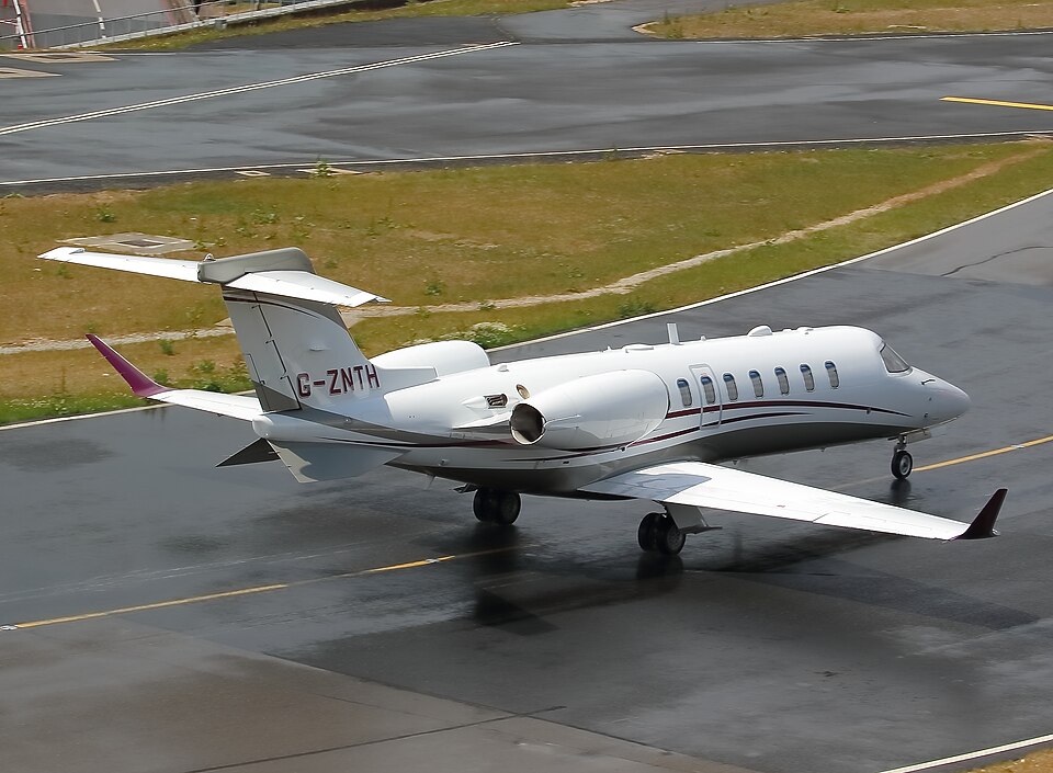 Zenith Aviation AOC suspended, goes into administration