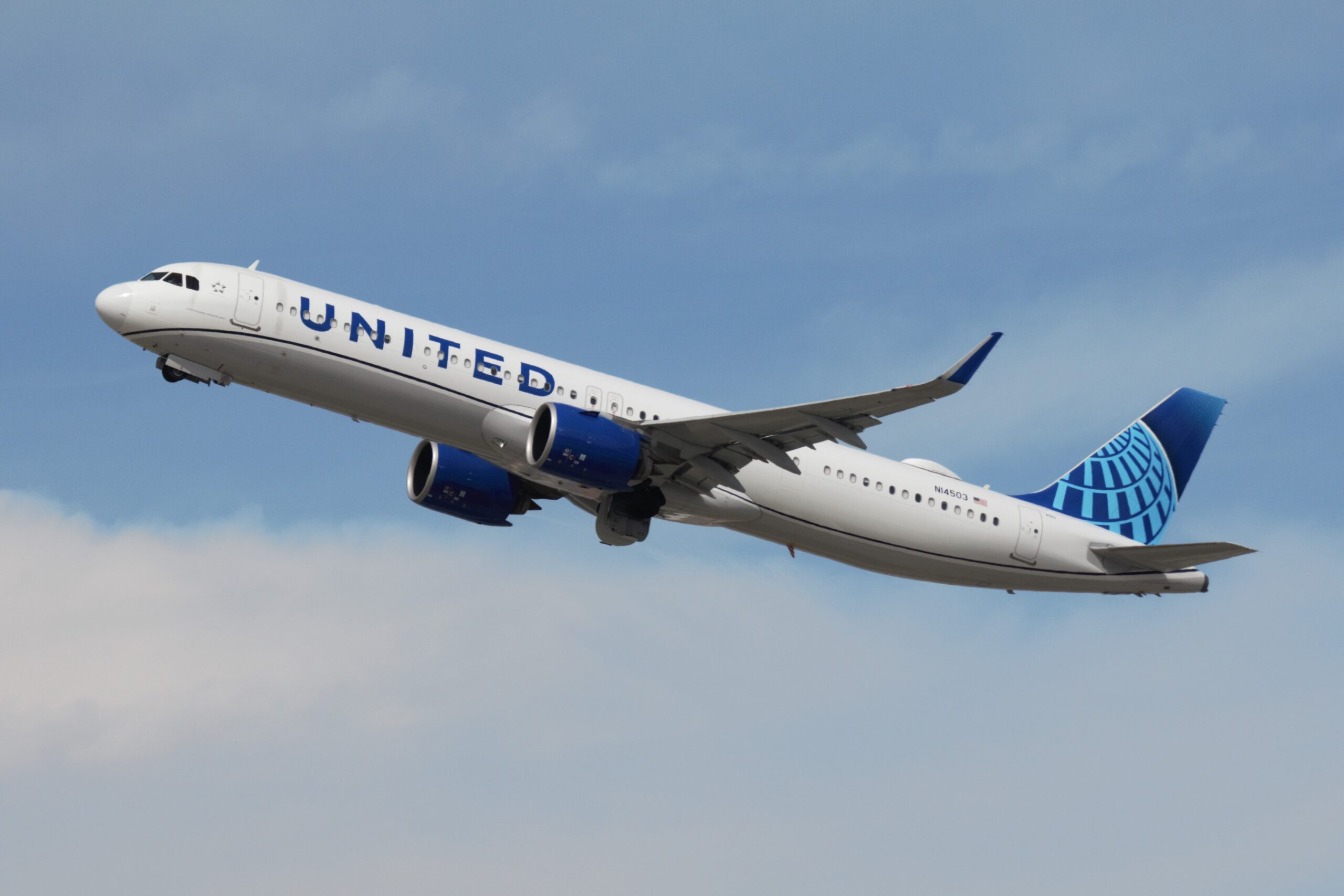 United Airlines first A321-200NY (XLR) and iMTOW B787-9