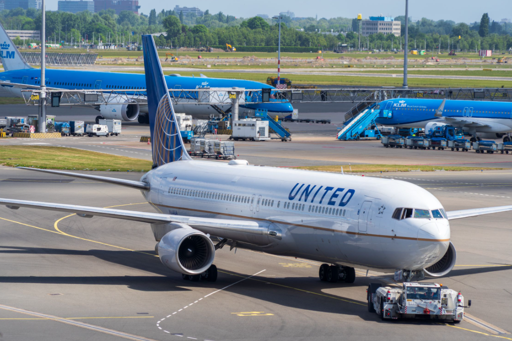United Airlines flight diverted due to attempted cockpit breach ...
